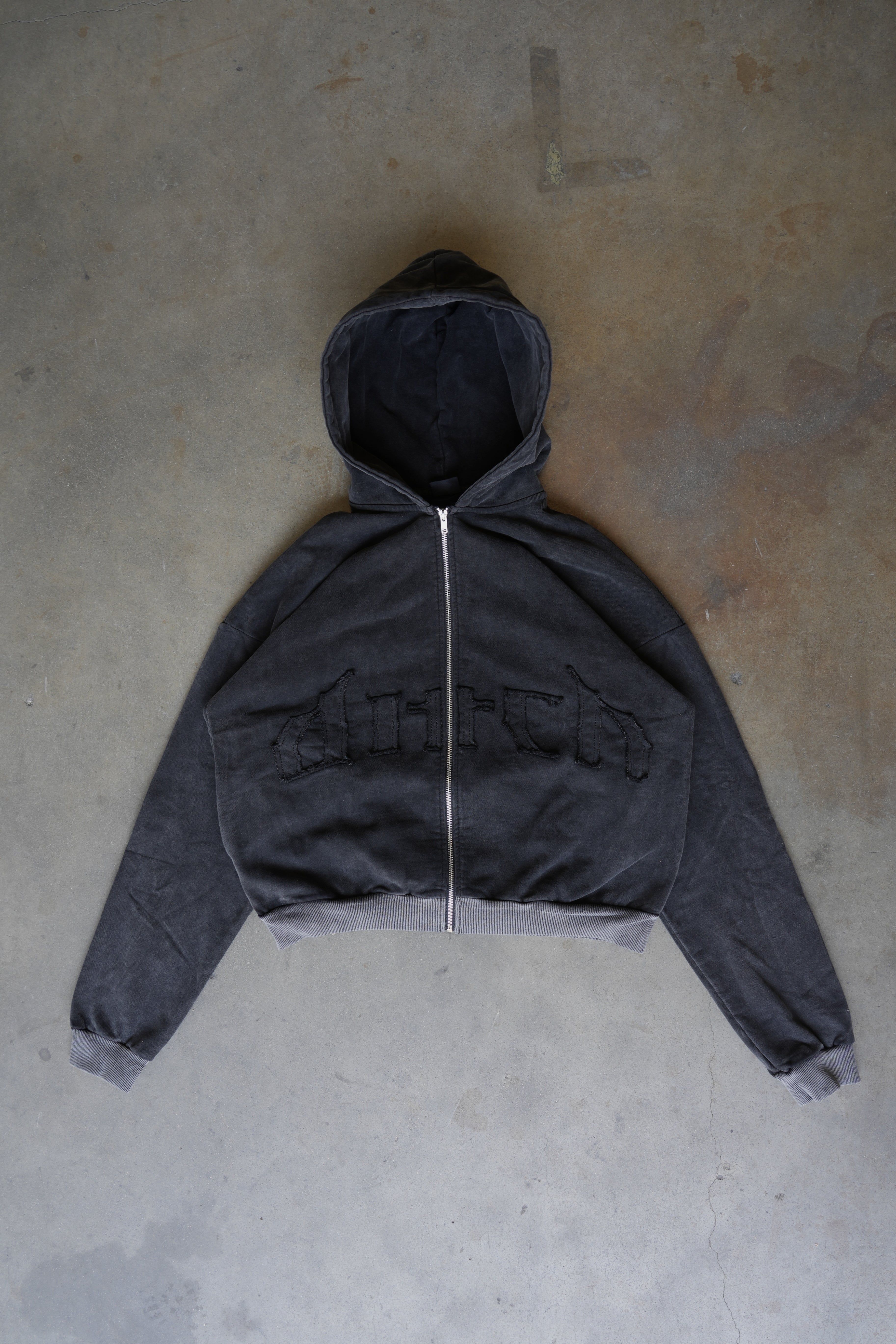 ARCH LOGO ZIPUP (COAL) – ditch