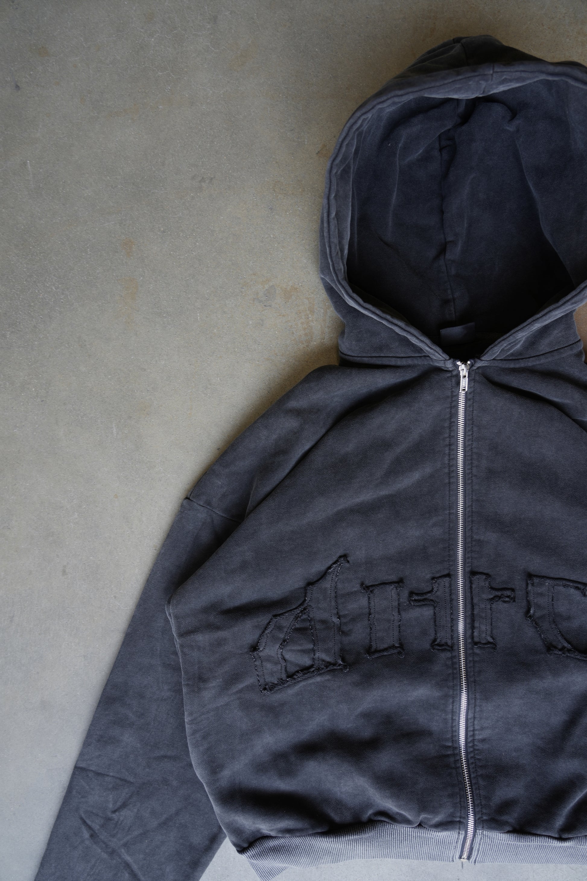 ARCH LOGO ZIPUP (COAL) – ditch